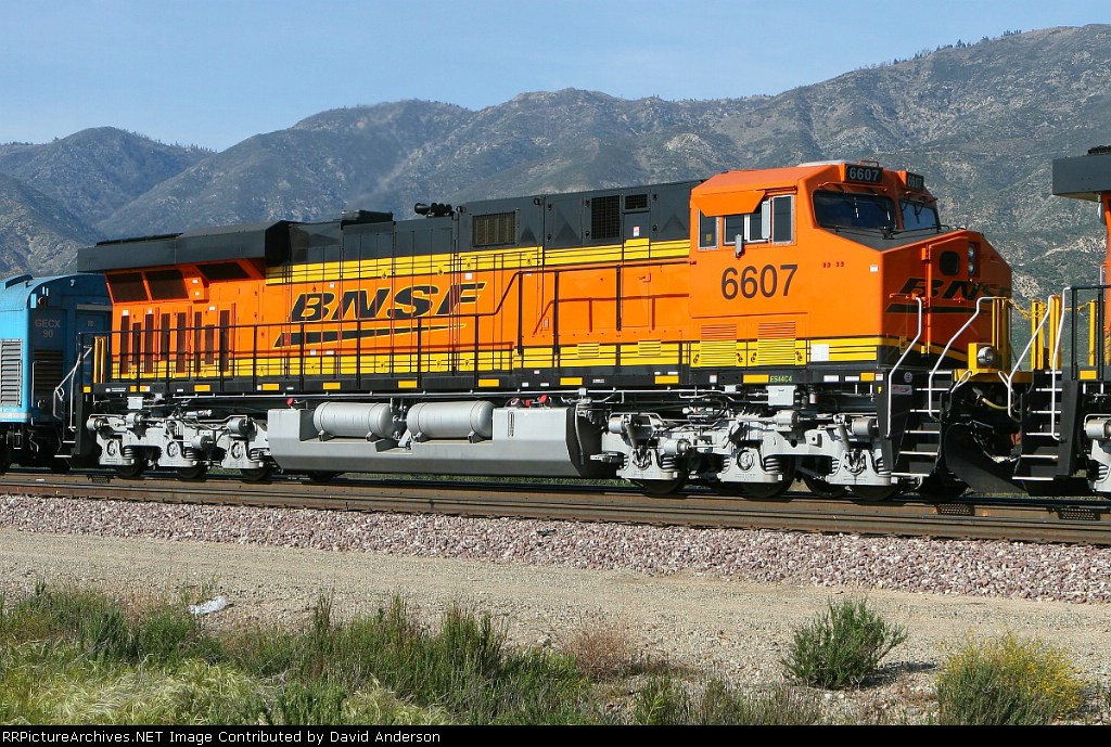 BNSF 6607